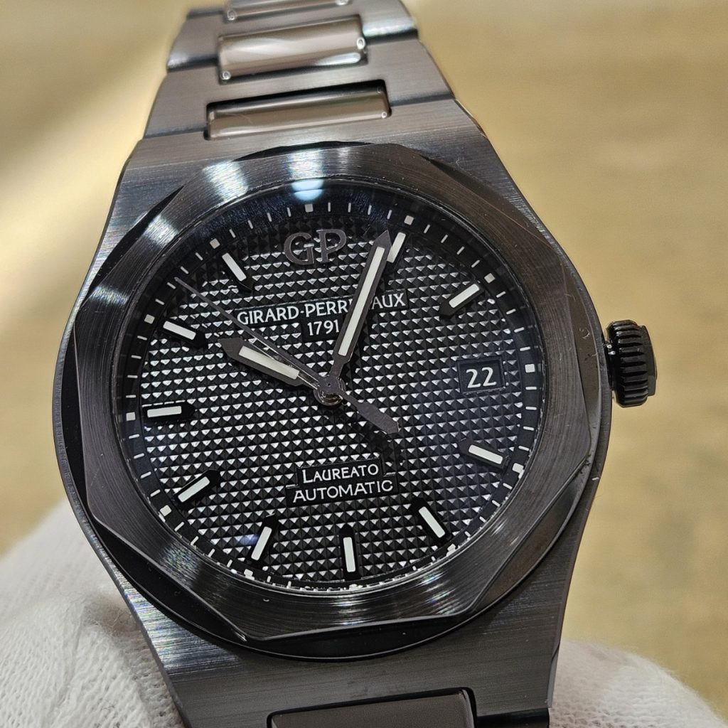 ジラールペルゴ ロレアート38mm ブラックセラミック 81005-32-631-32A 2019年10月1オーナーノンポリ国内正規極美品 ...